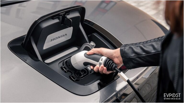성능도 귀여운 도심형 소형 전기차 Honda e | EVPOST