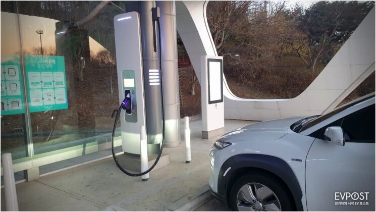 고유가에 꿀 빠는 코나 전기차 500km 주행 비용을 계산 | EVPOST