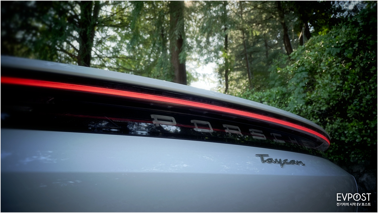 포르쉐 타이칸 PORSCHE TAYCAN_evpost_20 | EVPOST