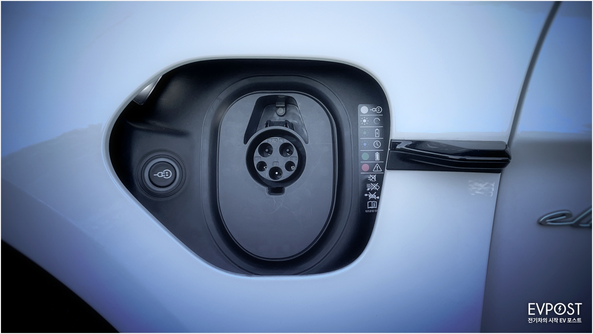 포르쉐 타이칸 PORSCHE TAYCAN_evpost_33 | EVPOST