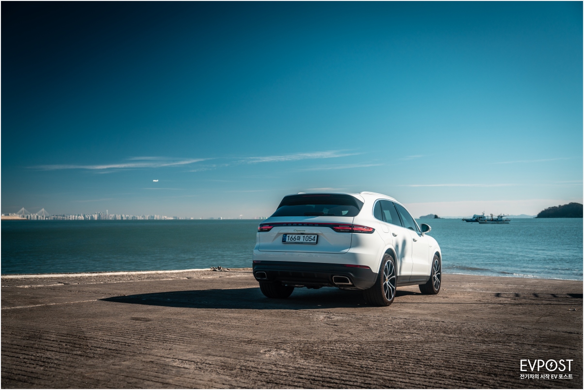 포르쉐 카이엔 하이브리드 E-Hybrid 시승기 일상을 진화시킨 SUV_evpost_12 | EVPOST